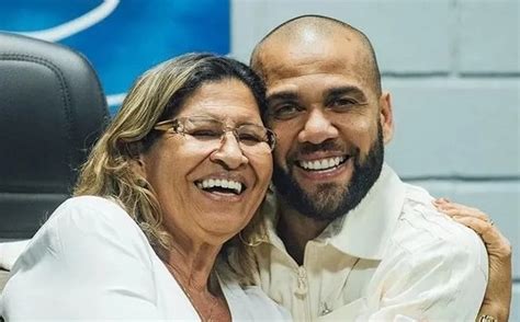 Mulher Que Acusa Daniel Alves De Estupro Irá Processar Mãe De Jogador Após Exposição Jornal