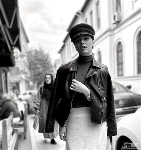 تیپ کلاسیک دختر ستایش در خارج