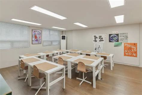 진한 그린 컬러로 포인트를 준 35평 코딩 학원 인테리어 서초구 반포동