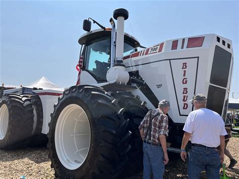 New Big Bud Tractor Builds On Legacy Design Power Progress