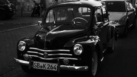 거리 도로 도시 도시 거리 도시들 레트로 블랙 앤 화이트 빈티지 운송 수단 운전 자동차에 관한 무료 스톡 사진