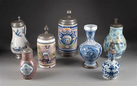 Sammlung Von Sieben Fayence Krügen