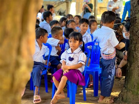 យុវជនមួយក្រុមរួមគ្នារៃអង្គាសថវិកាដើម្បីជួយសិស្សនៅសាលាបឋមសិក្សាកោះរកគោ នៅស្រុកក្រវាញ សុីសុីថាមស៍