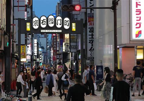 大阪・ミナミの繁華街。8月6日から一部店舗に休業や｜ミナミ限定休業要請 店主ら「仕 写真12｜産経ニュース