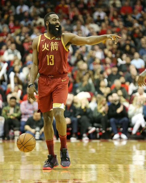 Rockets James Harden Wont Elaborate On Shoulder Injury