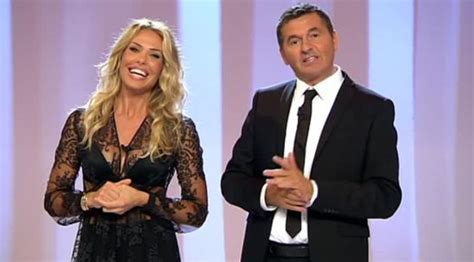 Il Web Si Divide Ilary Blasi Rifatta Oppure No Rifatti Chirurgia