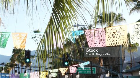 멕시코 천포로 파펠 피카도 배너 축제 깃발 종이 조직 화환 기에 대한 스톡 사진 및 기타 이미지 기 파펠 피카도 0명