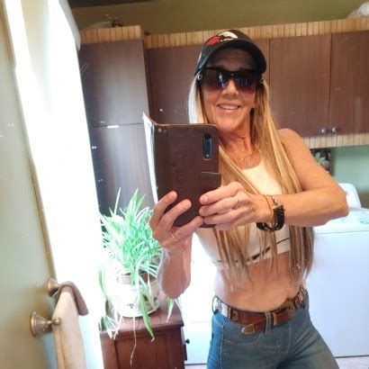 Hookups Dating And Live Chat With Hot Girls On AdultCrush