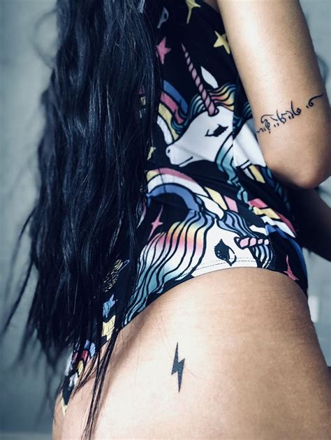 Pin By Vi On Tattoo Designs Tattoos Tattoo Designs Triangle Tattoo