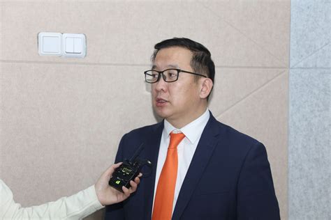 ЖИЖИГЛЭН ХУДАЛДАА ЭРХЛЭГЧИДТЭЙ УУЛЗАЛТ ХИЙЖ АСУУДЛЫГ НЬ СОНСЛОО