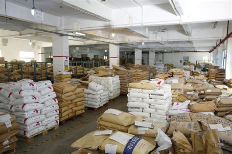 Why Are Mold Surfaces Painted Red During Assembly The Science Behind