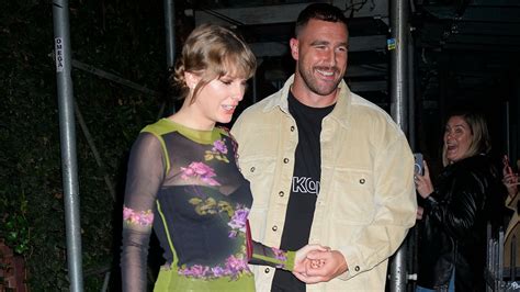 Taylor Swift Kisses Travis Kelce On The Cheek In Rare Pda Pic Entertainment Tonight