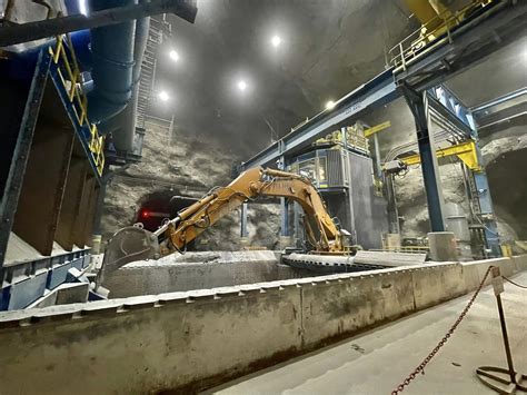 Уул уурхай хүнд үйлдвэрийн сайд Ж Ганбаатар Өмнөговь аймагт ажиллалаа