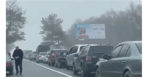 12 километра опашка от автомобили на границата Словакия Украйна