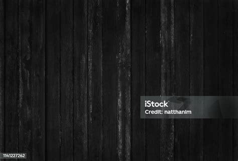 검은 나무 벽 배경 디자인 예술 작품에 대 한 오래 된 자연 패턴과 어두운 나무 껍질 나무의 질감 곡물 목재의 평면도 검은색에
