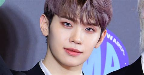 포토 김태래 귀염둥이 손하트