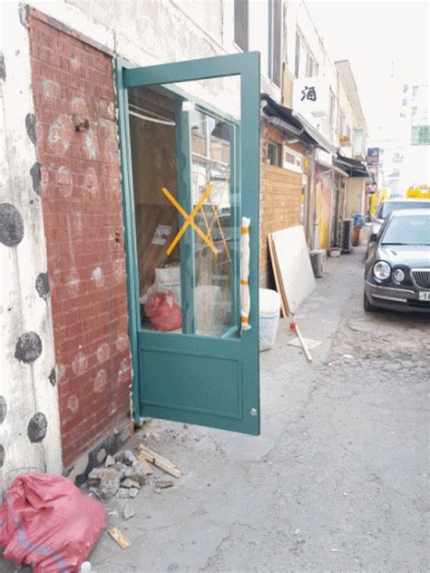 [가마찌도어제작시공] 카페 출입구 도어 및 쇼바창 시공 네이버 블로그