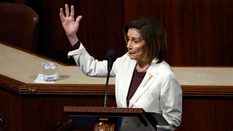 В емоционална реч Пелоси обяви че се оттегля като лидер на демократите в Камарата на