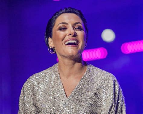 ისეთი გამჭვირვალე კაბა აცვია საცვლებიც კი გამოუჩნდა მაკა ზამბახიძის