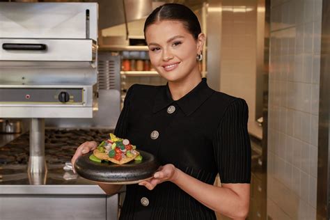 Selena Gomez Gets A Spinoff Cooking Show ‘selena Restaurant