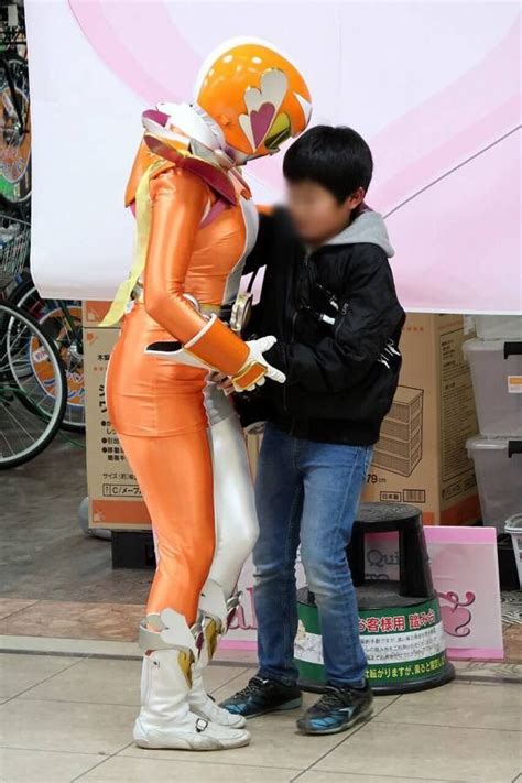 ボード「イバガール」のピン 女性のコスプレ 女性戦士 着ぐるみ