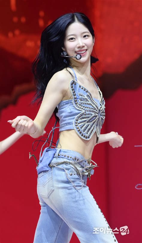 [포토]르세라핌 카즈하 무공해 청정 미소