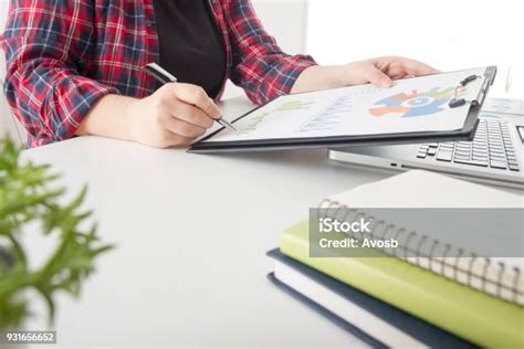 비즈니스 팀 회의 Presentprofessional 투자자 새로운 시작 프로젝트 재무 관리자 작업입니다 경제에 대한 스톡 사진 및 기타 이미지 Istock