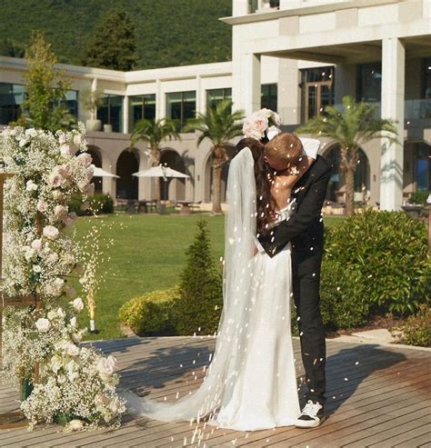 Слава Комиссаренко женился ТОП фото молодой жены комика которая не отличается скромностью