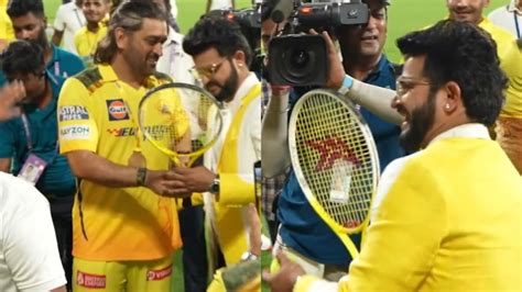 Video Suresh Raina Joins Ms Dhoni During Csks Lap Of Honour At