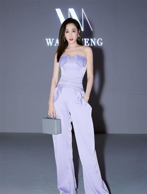 杜若溪真是有实力的女人不仅长相高级又会穿打扮时髦真抢镜