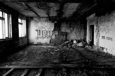 Фото заброшки ночью