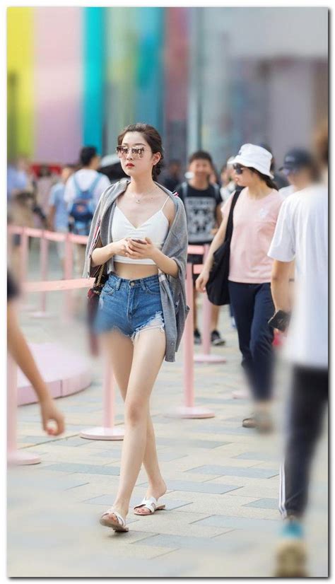 街拍美女 高挑大长腿的小姐姐好仙 衣着清凉 十分养眼 凤凰网