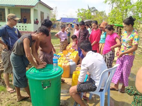 မိုခါဆိုင်ကလုန်းမုန်တိုင်းကြောင့် သောက်သုံးရေအခက်အခဲ ဖြစ်နေသည့်ပြည်သူများအတွက် မြို့နယ်ကျေးလက