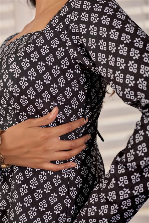 Zoya Black Printed Short Kurti For Women Slavi
