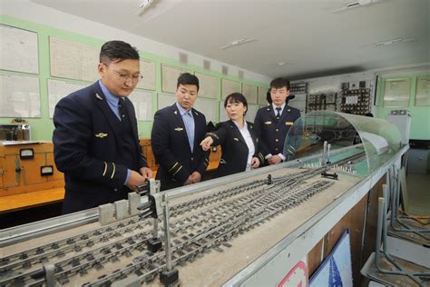 Төмөр Замын Дээд Сургуулийг их сургуулийн ангилалд багтаахаар боллоо