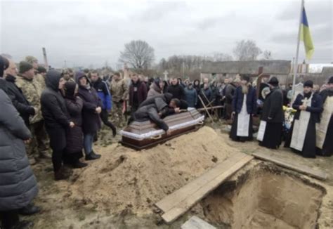 Мама зблідла і втратила свідомість від побаченого… Нa Прuкaрпaтті поховaлu військового A він