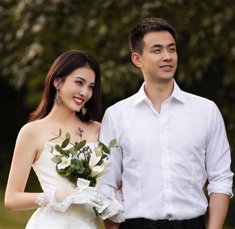 真美！cba赵继伟婚后亮相，妻子穿露脐装面色红润，继伟略显疲态