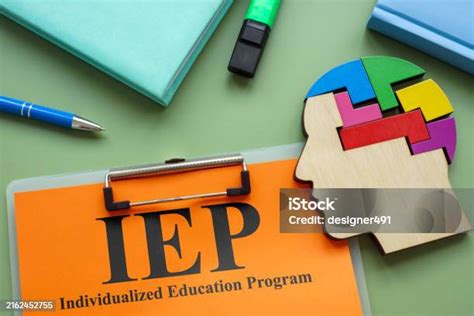 Iep 개별 교육 프로그램 및 헤드 모델이 있는 클립보드 0명에 대한 스톡 사진 및 기타 이미지 0명 개발 개인화 Istock