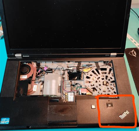 W530 Keyboard Bezel Bottom Right Corner Is Not Detaching While The Left Part Is R Thinkpad