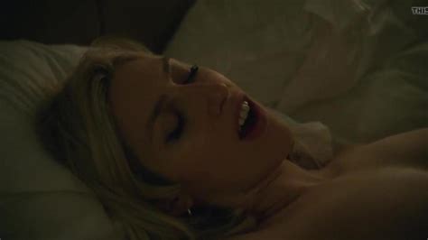 Karley Sciortino Easy S02e03