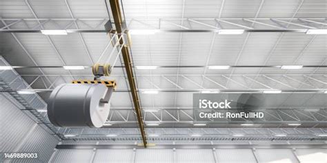 공장 또는 창고 내부의 롤 강철 스테인리스 또는 아연 도금 강철 코일의 3d 렌더링 오버 헤드 크레인 호이스트 후크를 포함하십시오 제조 또는 생산 공정에서 산업 제품을 들어