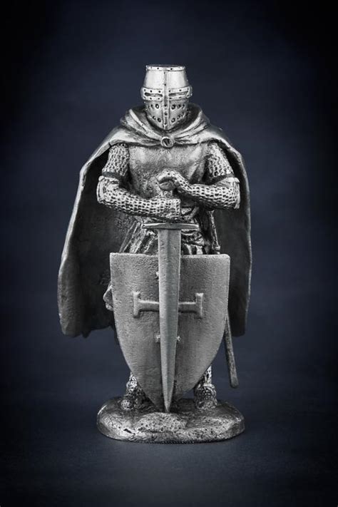 Фігурка статуетка фігура воїн лицар солдат метал сплав олова в доспехах меч — ціна 604 грн у