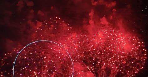 가벼운 강 강가 건축 경치 좋은 전망 공휴일 관람차 녹색 달 도시 경관 도시 풍경 도시의 삶 라이트 쇼 마법 물 반사 반사 밤 밤문화 밤하늘