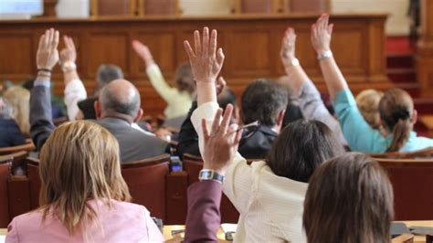 Парламентът прие новите процедурни правила за избор на управител на НЗОК От деня