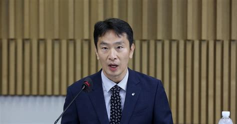 이복현 금감원장 조용병 신한지주 회장 무죄 판결에 사법부 판단 존중