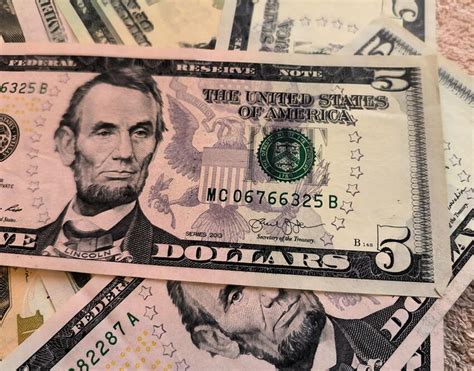 Доллар включил режим «турбо и превысил 100 рублей Мосбиржа обновила курс валют на 14 августа