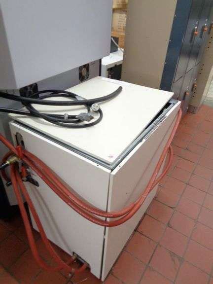 1 Each Bruker X Ray Diffraction System Wchiller Matthews Auctioneers