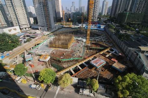 三公司中海万松九里项目商业综合体主体结构冲出正负零