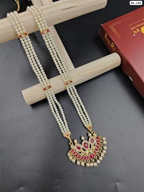 Traditional Maharashtrian Long Tanmani Set