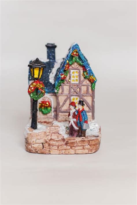 Домик рождественский — цена 330 грн в каталоге Статуэтки Купить товары